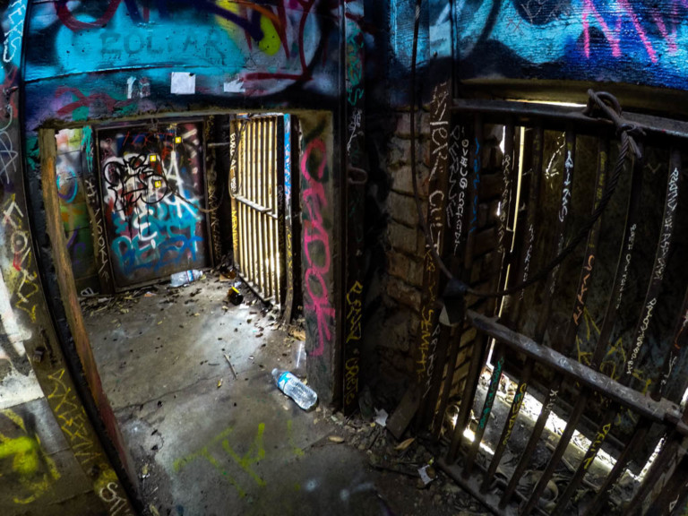 10 Most Haunted Places in Los Angeles - Amy's Crypt