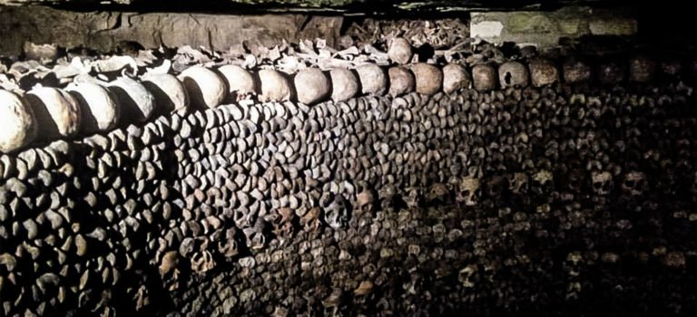 Haunted Places in Paris - Amy's Crypt