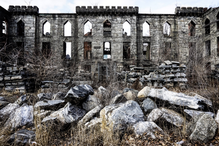 The Ten Most Haunted Places in New York City - Amy's Crypt