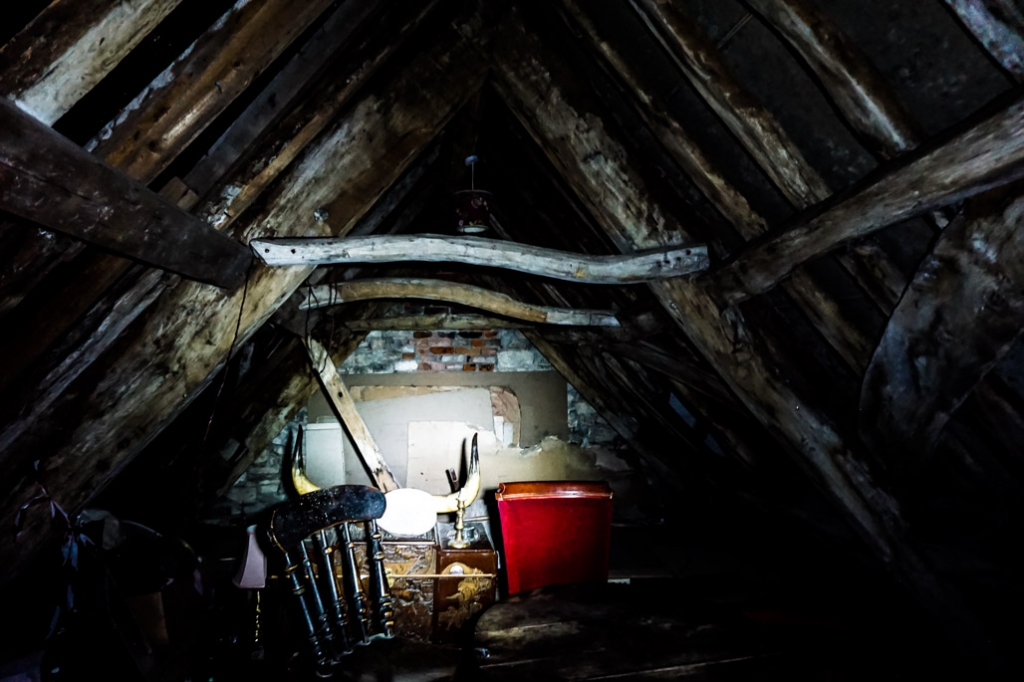 Ghosts of the Ancient Ram Inn: Most Haunted Place in England - Amy's Crypt