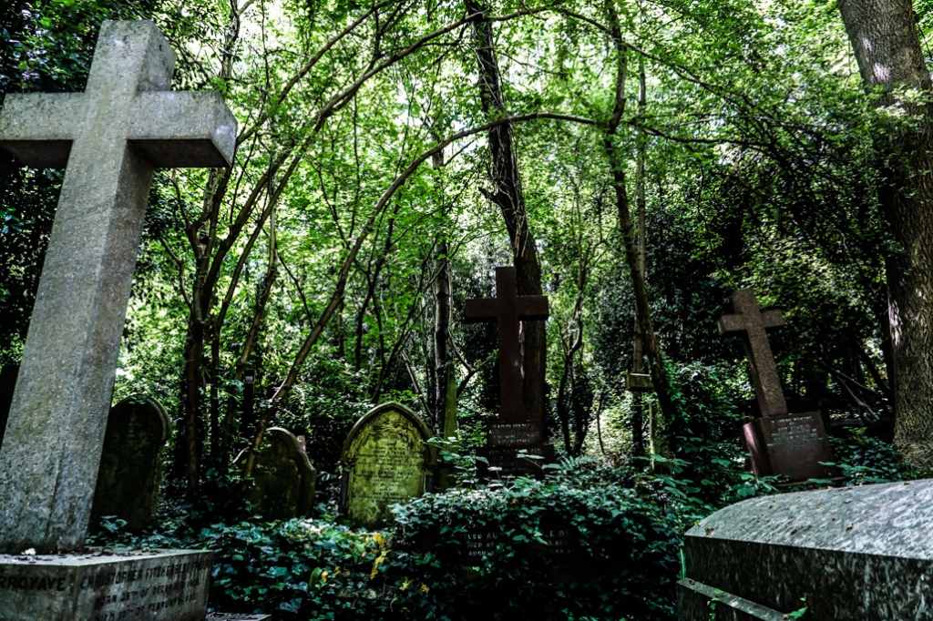 Haunted Highgate Cemetery: Vampires and Ghosts in London