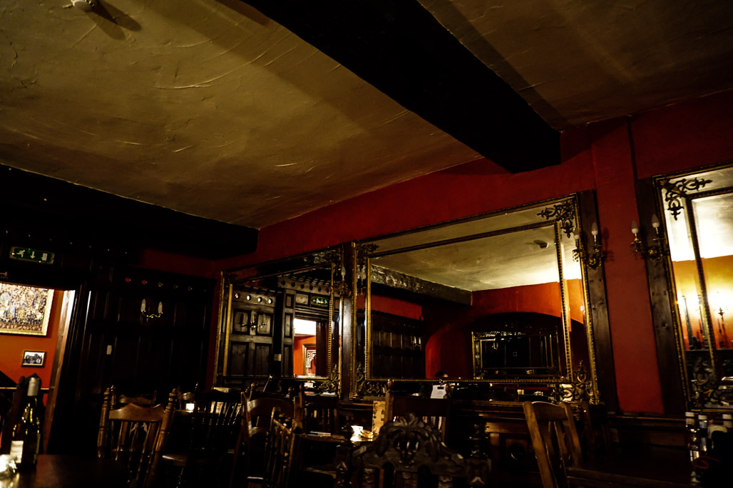 The Haunted Golden Fleece Inn York, England - Amy's Crypt