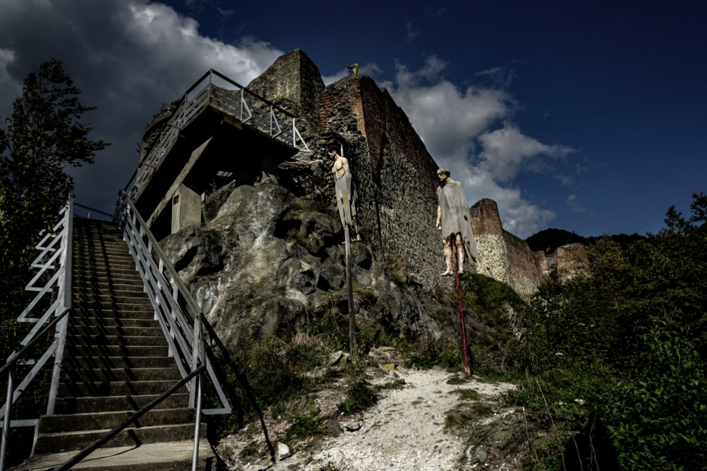 Poenari Castle: The Real Castle Dracula and Ghost Stories - Amy's Crypt