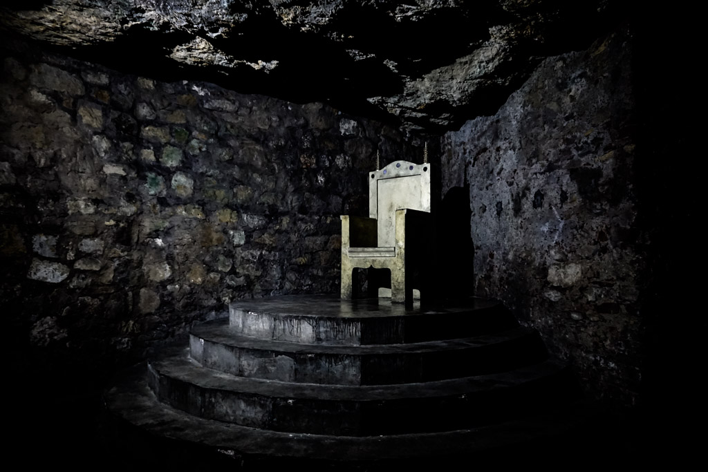 Buda Labyrinth: Haunted Tunnels Below Budapest - Amy's Crypt