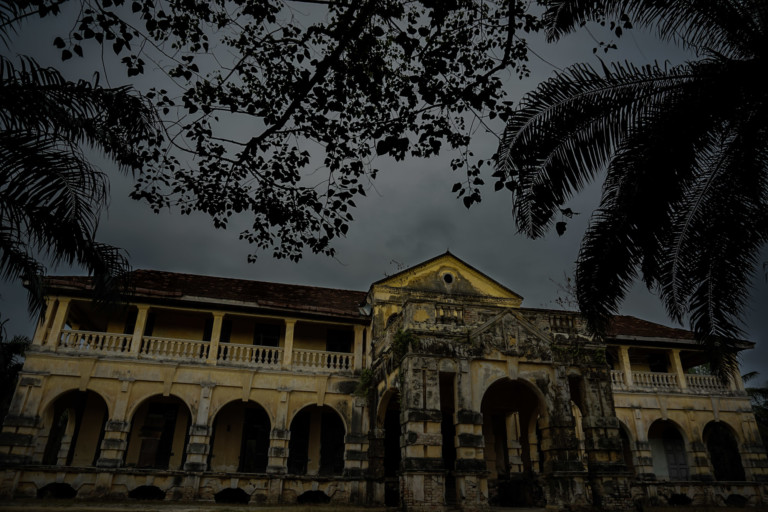 The Haunted Amber Court: Ghosts of Malaysia - Amy's Crypt