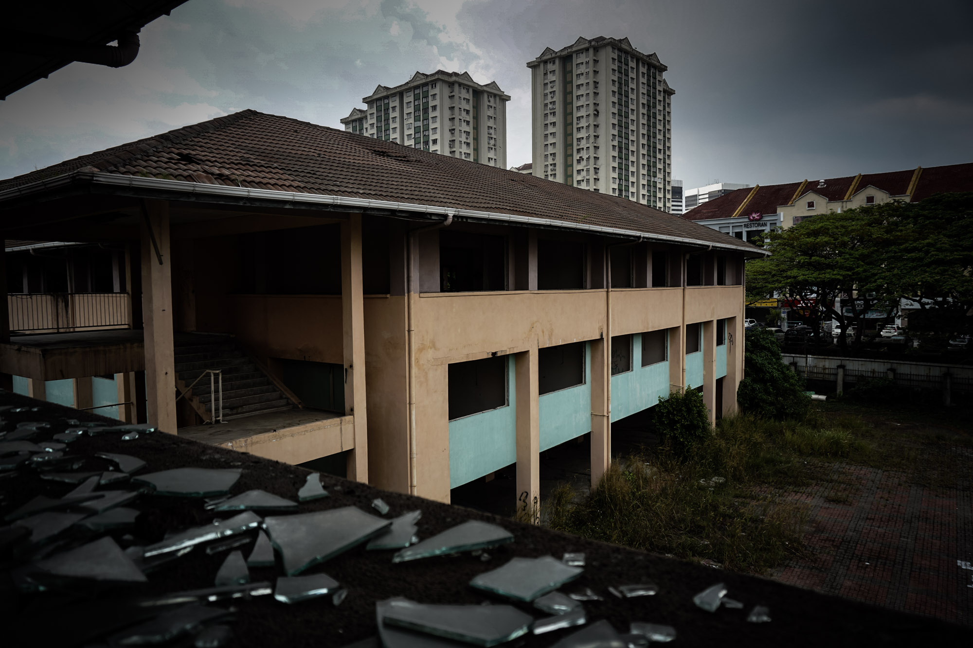 Haunted and Abandoned School: Danau Perdana - Amy's Crypt