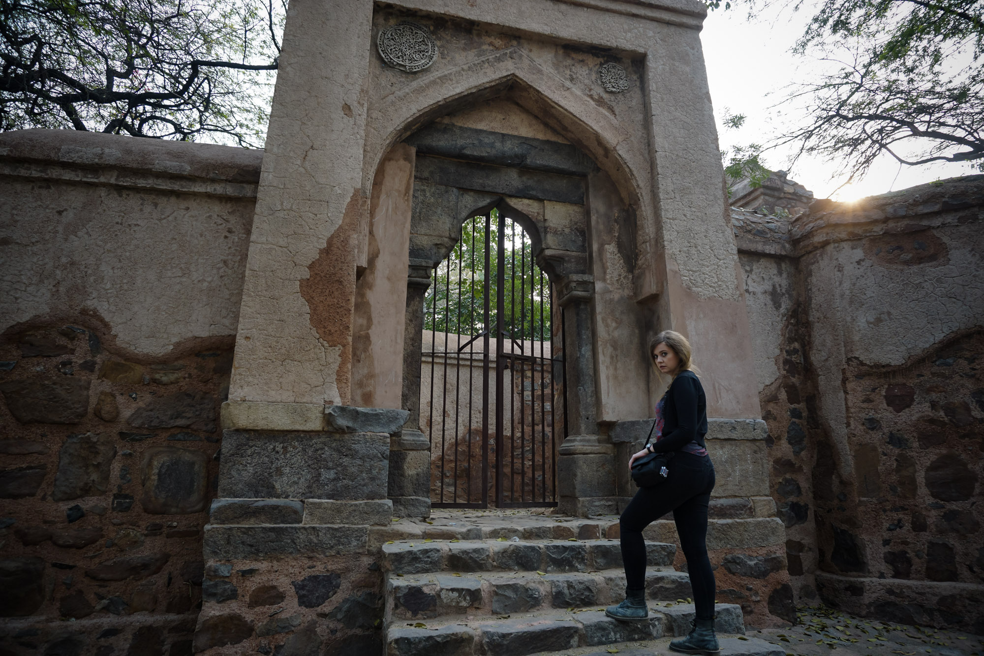 Bhuli Bhatiyari ka Mahal: Haunted Ruin in Delhi, India - Amy's Crypt
