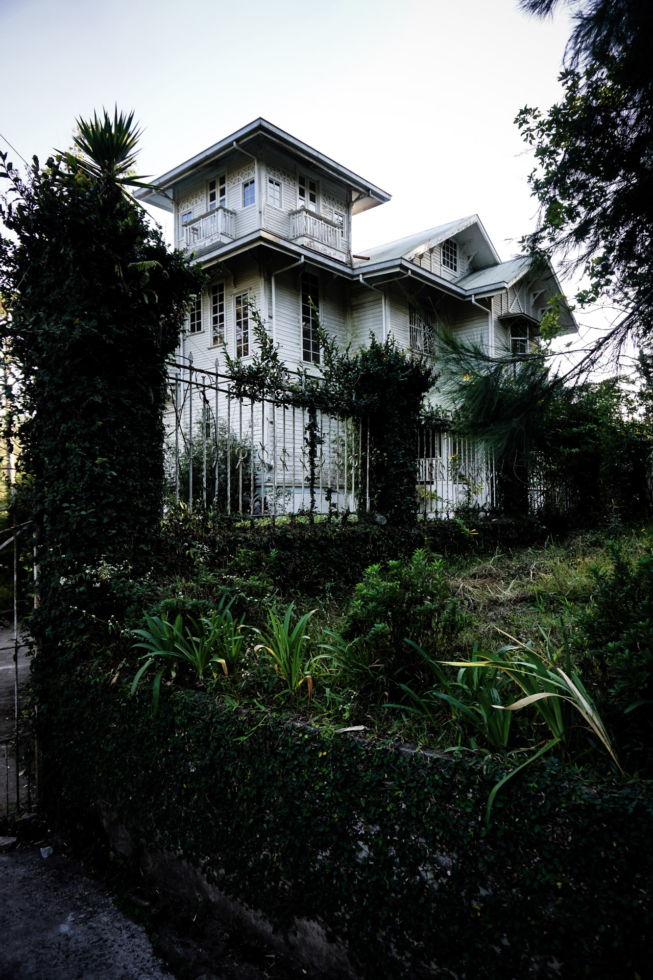 Laperal White House: Baguio's Haunted House - Amy's Crypt