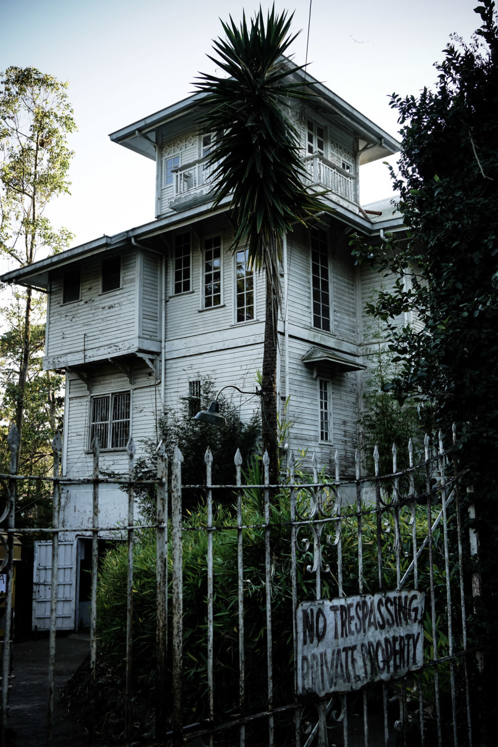 Laperal White House: Baguio's Haunted House - Amy's Crypt