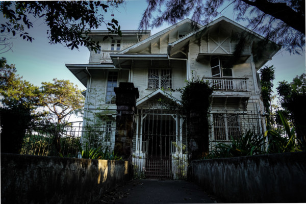 Laperal White House: Baguio's Haunted House - Amy's Crypt