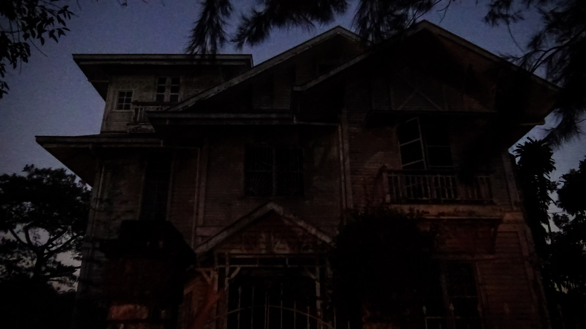 Laperal White House: Baguio's Haunted House - Amy's Crypt