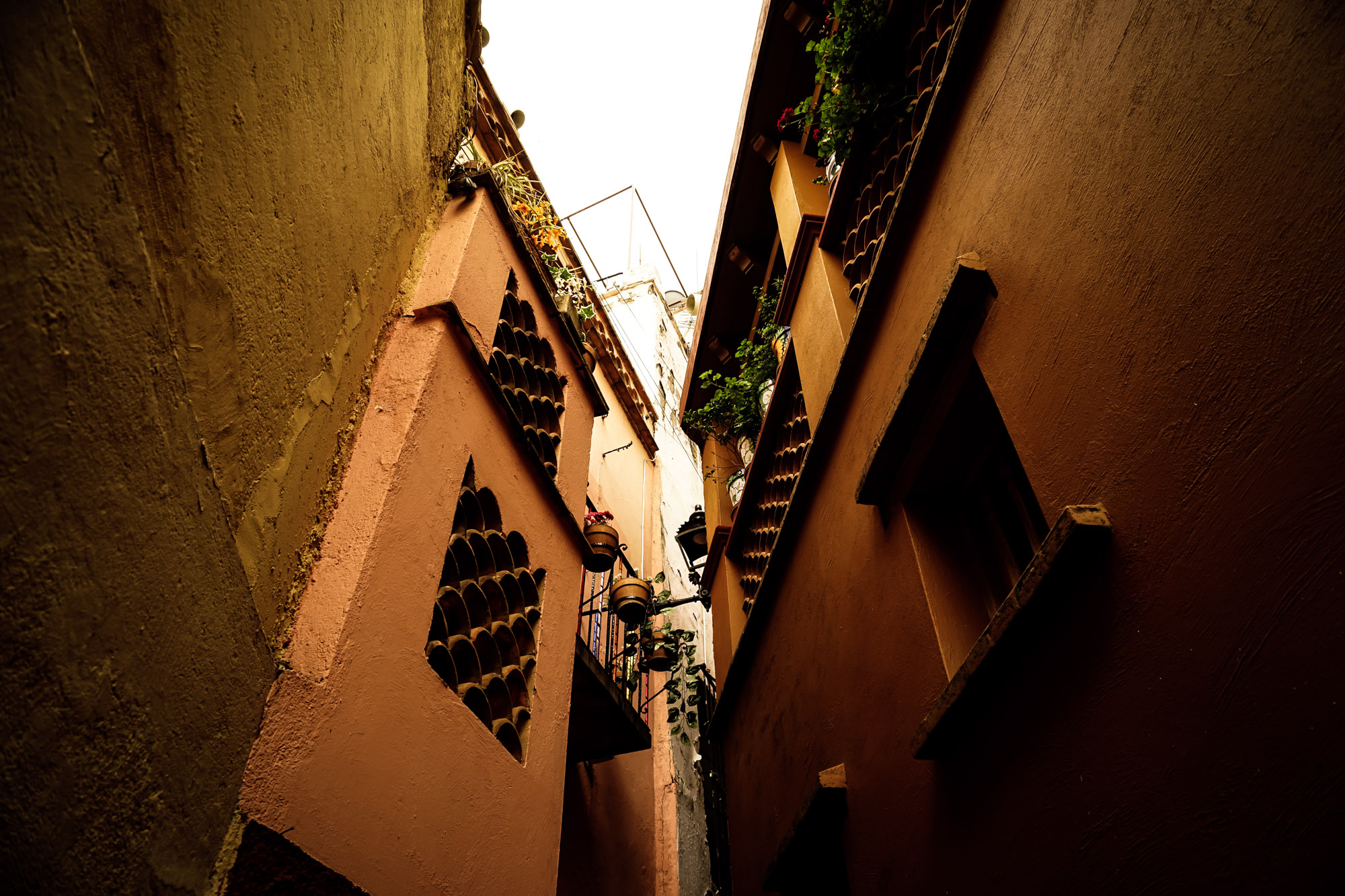 Alley of the Kiss Ghosts in Guanajuato, Mexico - Amy's Crypt