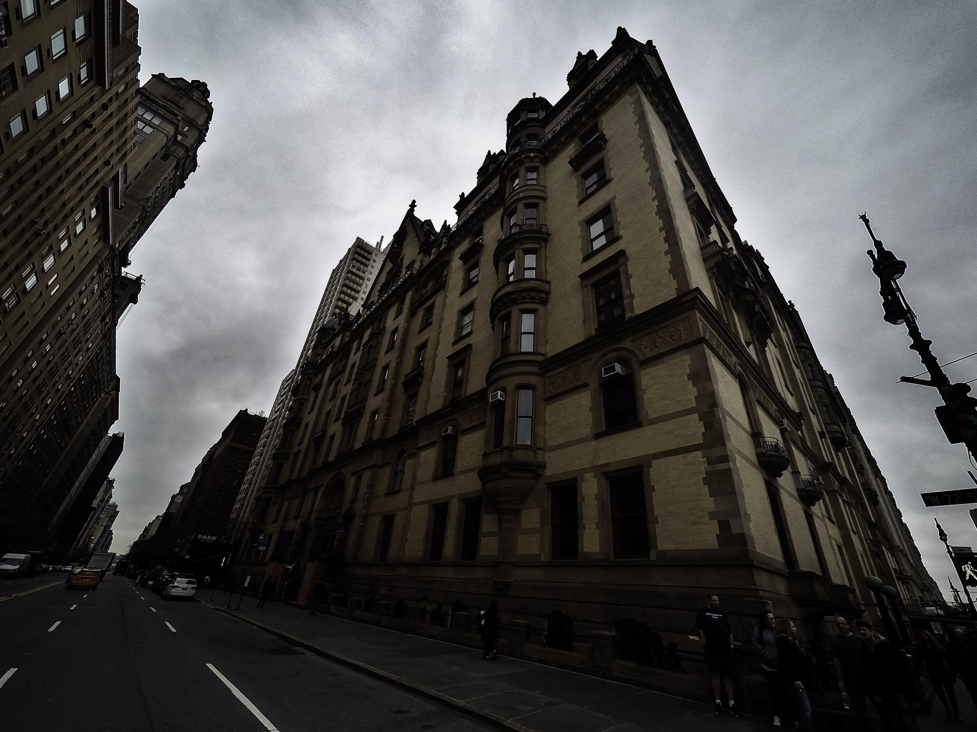 John Lennon's Ghost Haunts New York's Dakota Building - Amy's Crypt