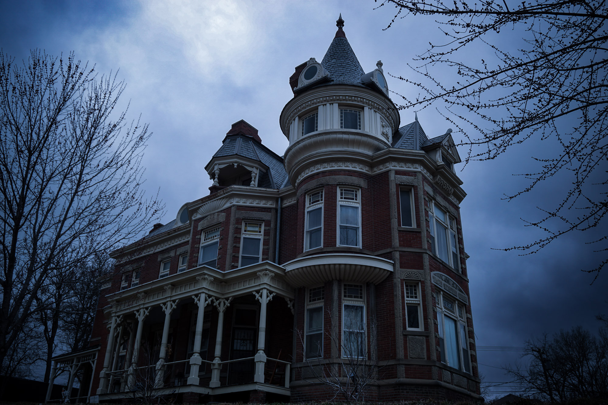Haunted Tales of the 1889 McInteer Villa, Kansas - Amy's Crypt