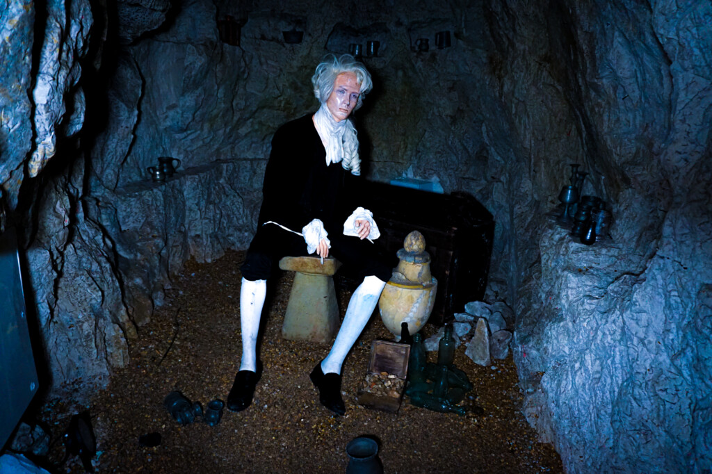 Haunted Hellfire Caves - The REAL Hellfire Club - Amy's Crypt