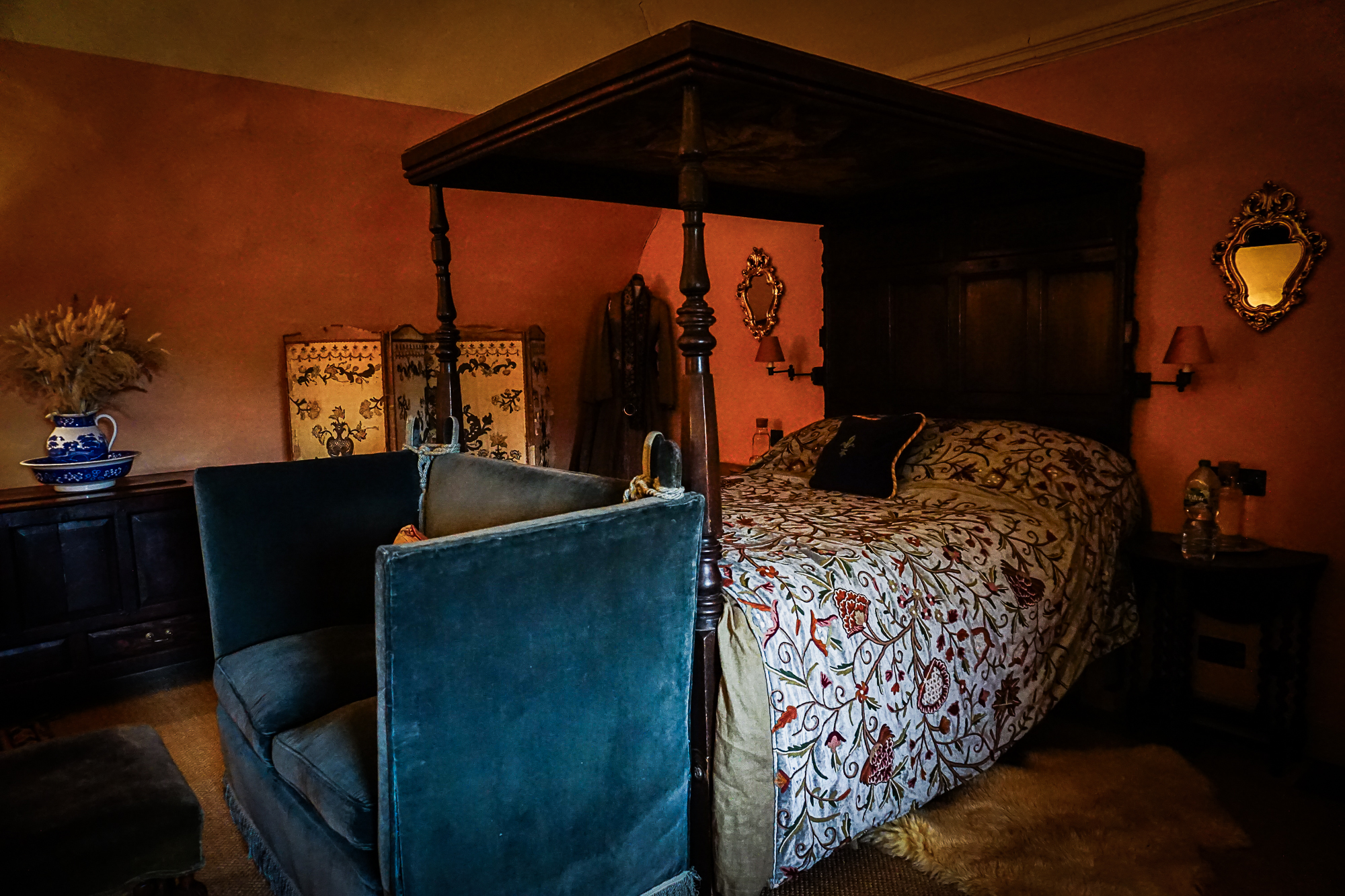 Neidpath Castle - Haunted by "The Maid of Neidpath" - Amy's Crypt